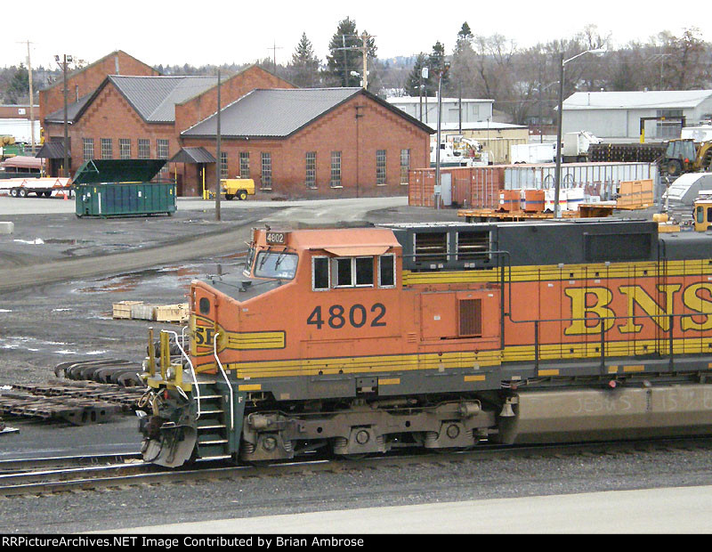BNSF 4802 and ex-NP building